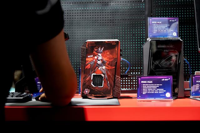 ROG NUC引爆BW 2025！迷你机身掀桌搭二次元电竞风暴_新浪财经_新浪网