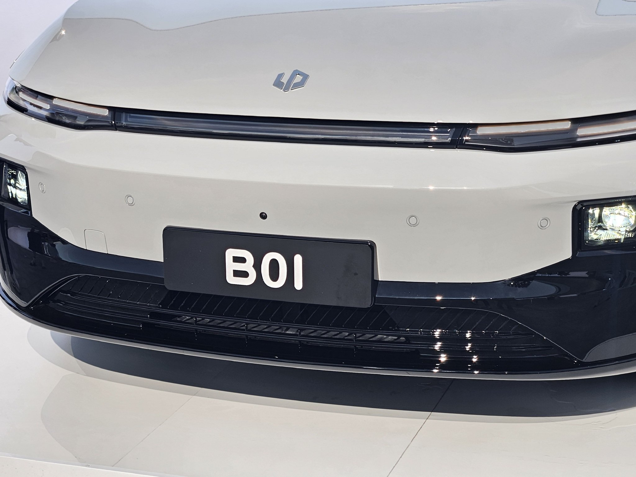 零跑B01正式上市 售价8.98-11.98万元-新浪汽车