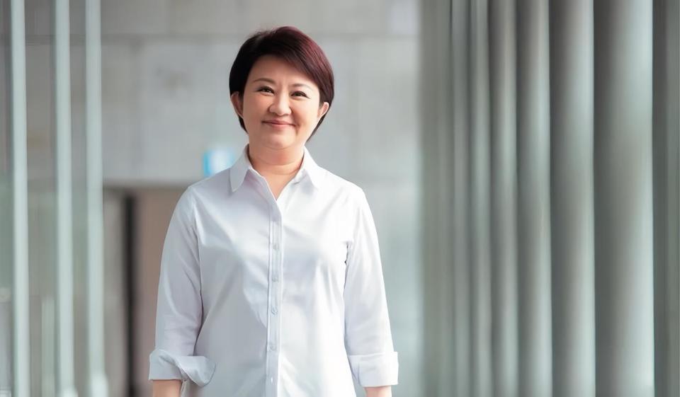 郑丽文高调参选国民党主席，一句话掀起蓝营风暴：不敢认“中国人”就去民进党