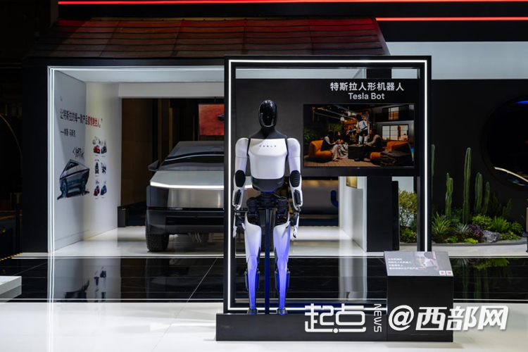 “没有方向盘，车自己会走！” 特斯拉Cybercab进博会亚太首秀|特斯拉_新浪财经_新浪网