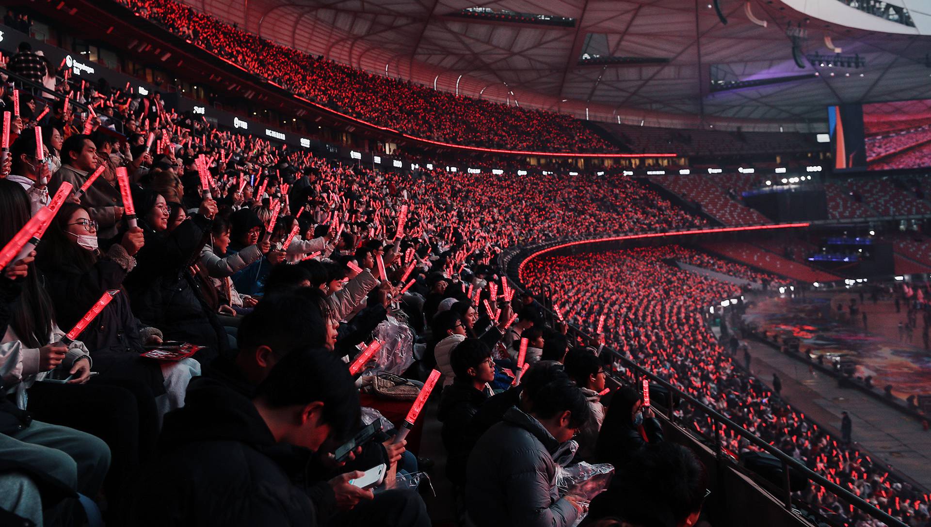 2025年KPL年度总决赛总奖金池高达7000万元人民币，62196人在鸟巢观赛创移动电竞赛事纪录