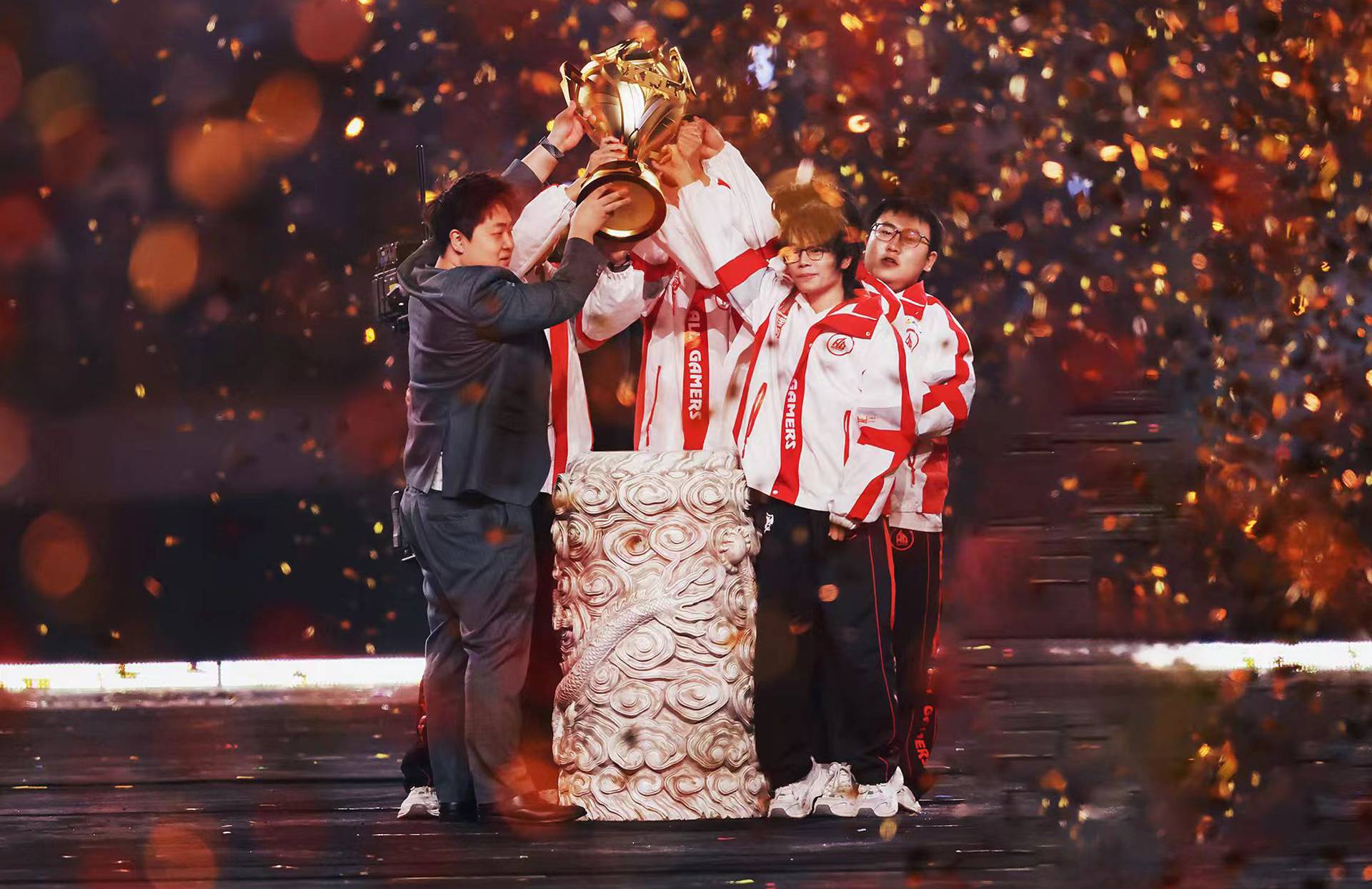 2025年KPL年度总决赛总奖金池高达7000万元人民币，62196人在鸟巢观赛创移动电竞赛事纪录