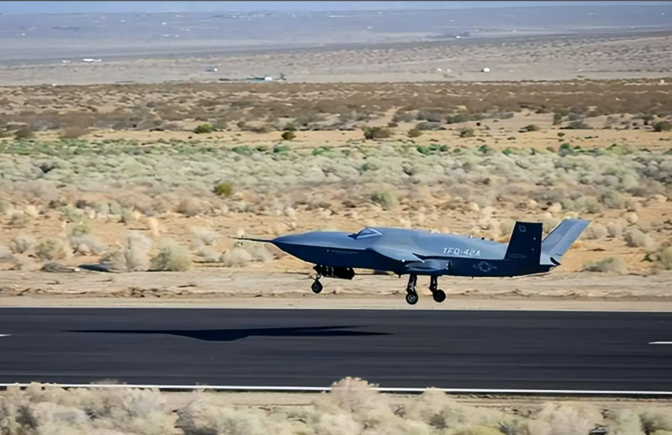 技术派｜美最新无人战斗机试飞，空战新时代正在加速到来|无人机_新浪财经_新浪网