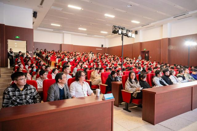 俞浩基金会“灯塔课堂”首期开讲：引领高中生多元思辨，为青春成长赋能|高中生_新浪财经_新浪网