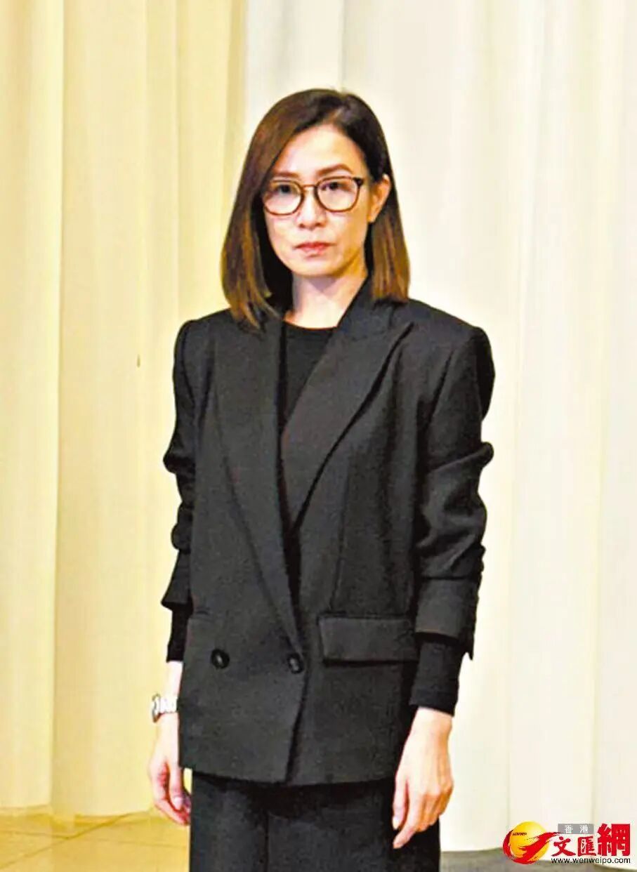 许绍雄出殡，佘诗曼高海宁憔悴现身，群星陆续抵达作最后道别