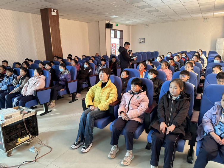 潍坊市文化指导员进校园，为孩子打造红色与传统交融的精神课堂|潍坊市_新浪新闻