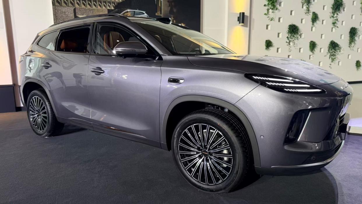 星途ET5全球上市，不仅配置给足，而且价格给到位-新浪汽车