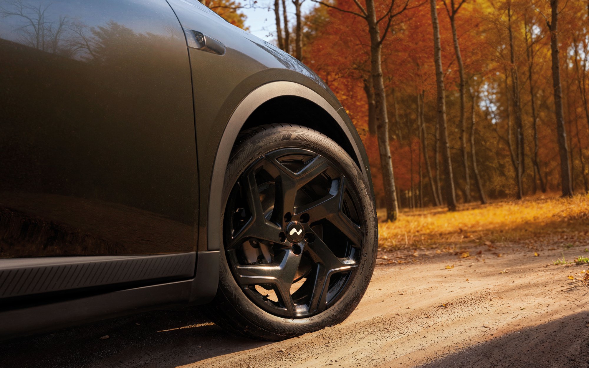 乐道L60黑骑士官图发布 限量666台 将于12月5日上市即交付-新浪汽车