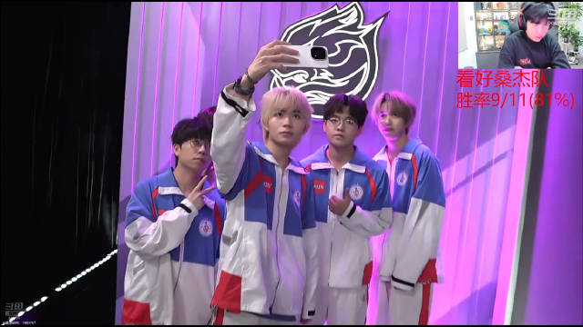 花海：走这么慢干嘛？不是，尾少走得慢其他人都不敢快走了hhhh_新浪新闻