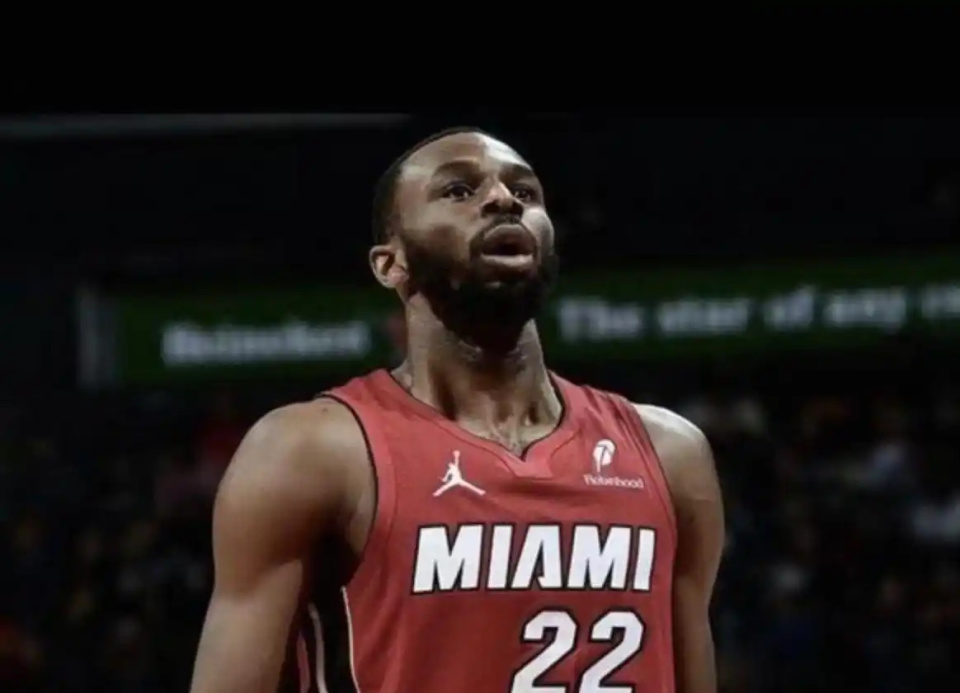 哼，嘴哥涨价了|巴姆-阿德巴约|泰勒-希罗|巴姆·阿德巴约|泰勒·希罗|迈阿密热火队_新浪新闻