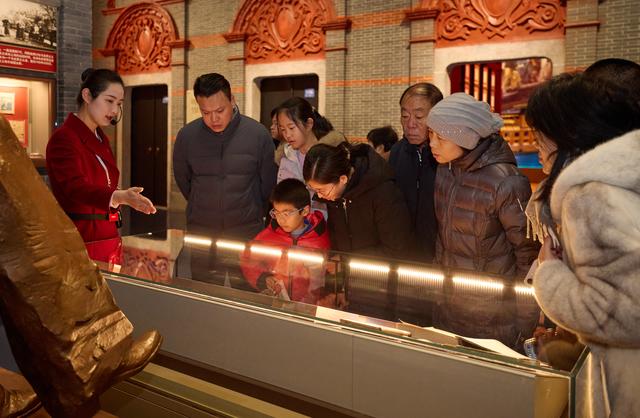 党史展览馆今起全面免预约，首批观众收到新年礼物_新浪财经_新浪网