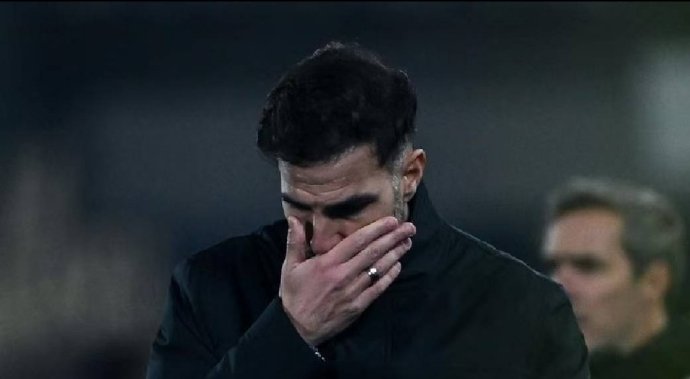 惊天逆转！AC米兰客场3-1力克科莫，赛后采访火药味十足！|拉比奥|恩昆库|肯普夫|法布雷加斯|球队_新浪体育_新浪新闻