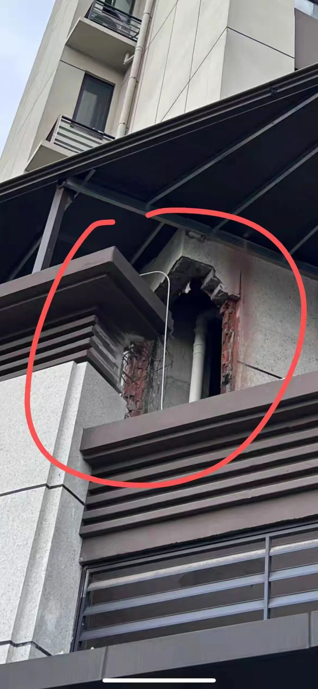 赣州信丰铂金湾小区被指违建屡禁不止，还有商户私拆墙体存隐患，官方核查并下达整改通知_新浪财经_新浪网
