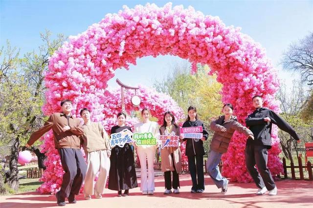赴一场属于青春的“花海之约”|文旅_新浪财经_新浪网