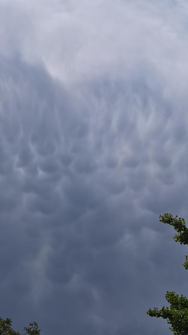强对流天气的“印章”！北京雨后出现乳状云_新浪财经_新浪网