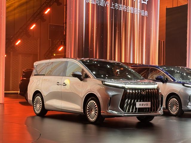 华为增程赋能的MPV，极狐问道V9限时不到20万元起售|20-25万_新浪财经_新浪网
