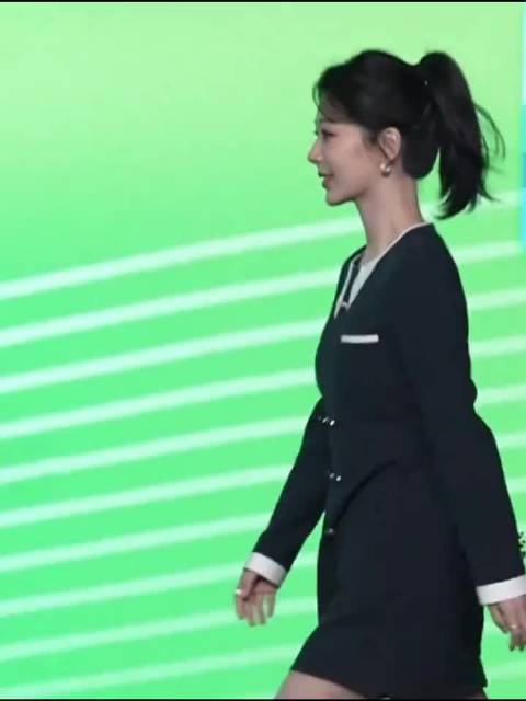 贾玲 - 最新贾玲实时滚动快讯，聚合所有贾玲相关热门新闻快讯_新浪娱乐
