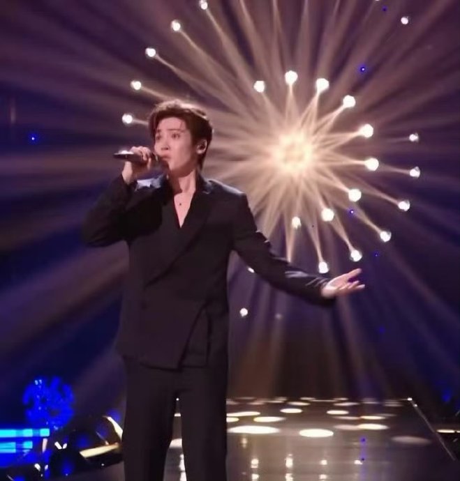 侯明昊《Simon》E5高音征服《歌手》！断层第一，全开麦如何做到的？|歌手2026|乐评人|直播|跨界|齐豫_新浪娱乐_新浪新闻