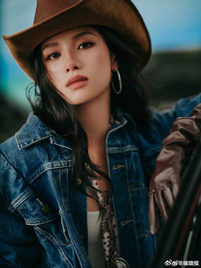 2025W年度时尚盛典8月19日上海举行，迪丽热巴刘亦菲等众星出席