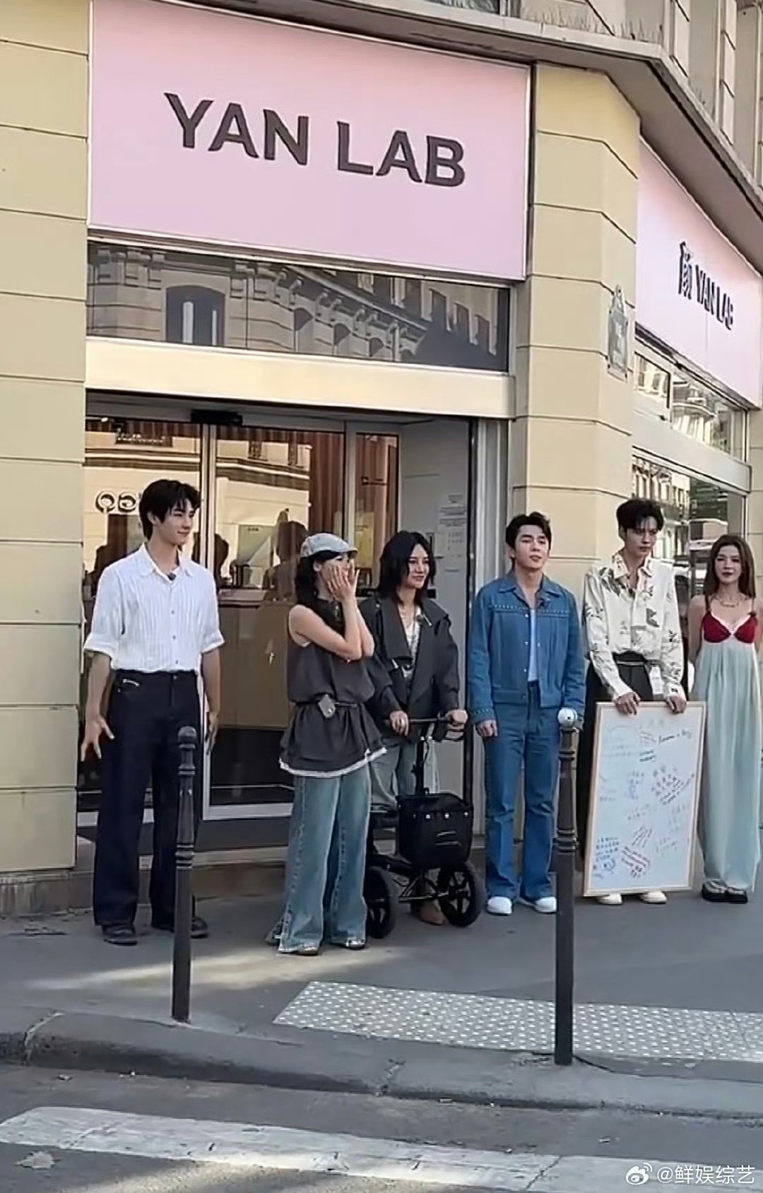 尚雯婕与巴黎合伙人重聚，专业表现引期待