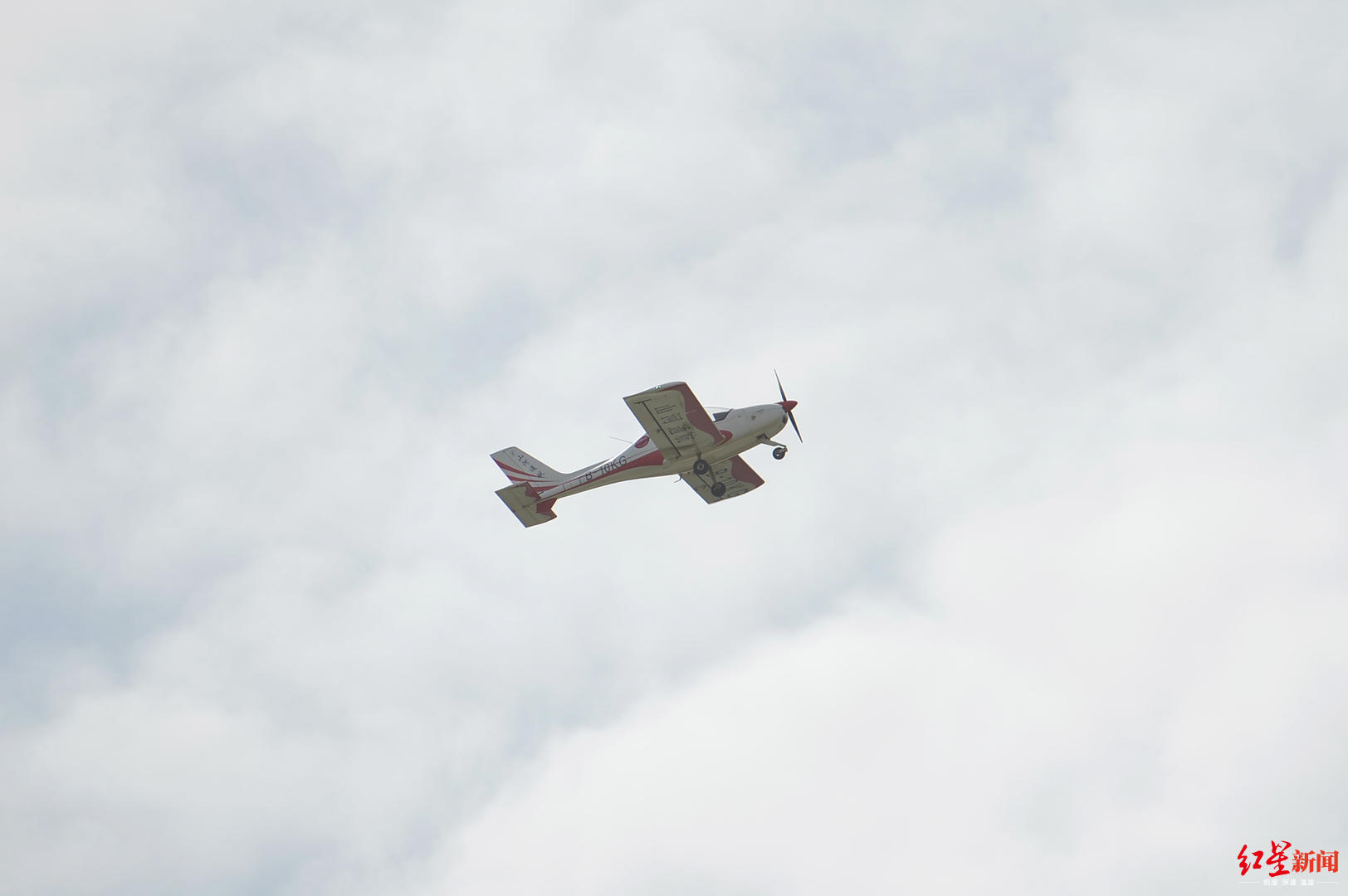 山河SA60L轻型飞机在成都金堂首飞，60个小时可拿驾照|金堂|轻型飞机|山河_新浪新闻