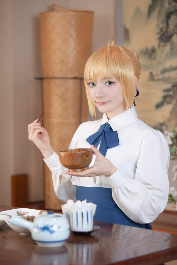 岛国樱花萌妹COS《FGO》Saber 肤白貌美，温柔可人_新浪游戏_手机新浪网
