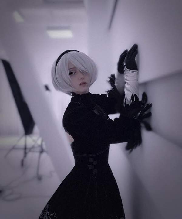 《尼尔：机械纪元》2B Cos 冷艳少女变身娇俏兔女郎_新浪游戏_手机新浪网