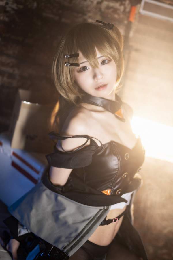 韩国美女Cos《少女前线》K11&K2 小姐姐持枪火辣又飒爽_新浪游戏_手机新浪网