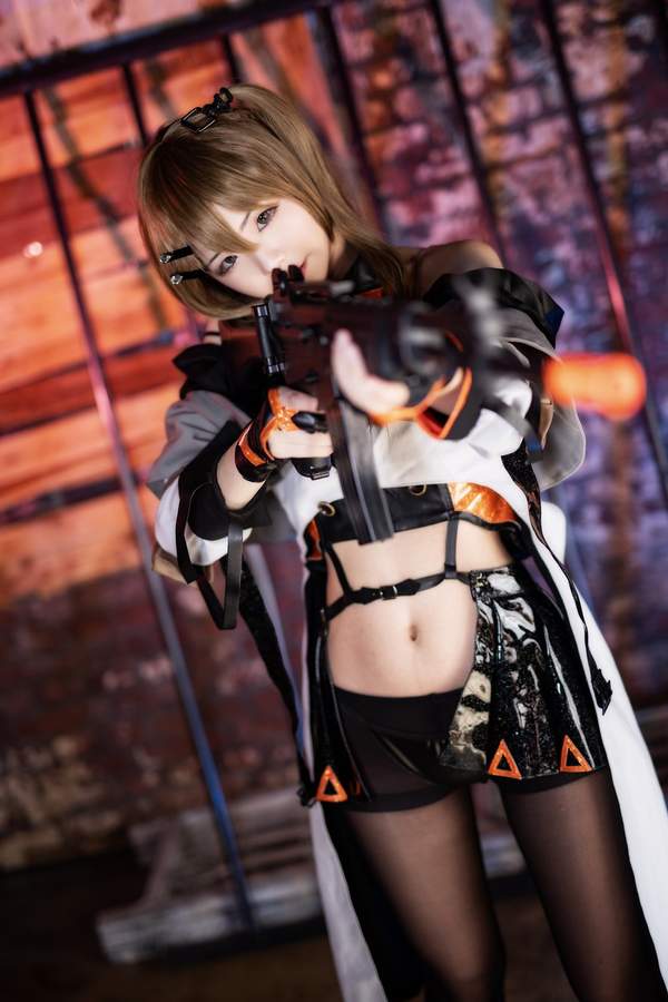 韩国美女Cos《少女前线》K11&K2 小姐姐持枪火辣又飒爽_新浪游戏_手机新浪网