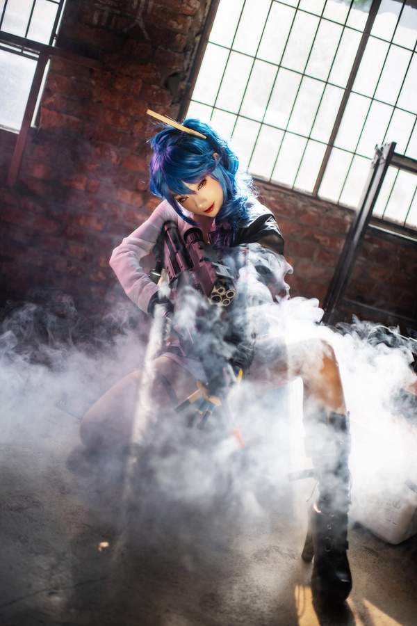 韩国美女Cos《少女前线》K11&K2 小姐姐持枪火辣又飒爽_新浪游戏_手机新浪网