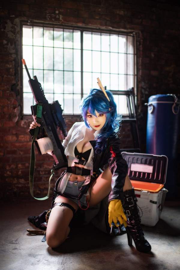 韩国美女Cos《少女前线》K11&K2 小姐姐持枪火辣又飒爽_新浪游戏_手机新浪网