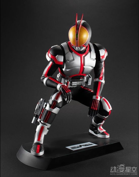 《假面骑士555》假面骑士Faiz雕像 头部可发光超帅_新浪游戏_手机新浪网