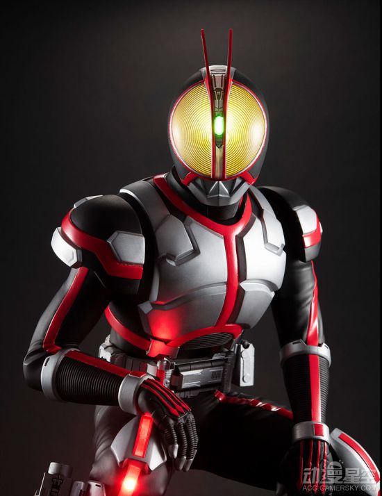 《假面骑士555》假面骑士Faiz雕像 头部可发光超帅_新浪游戏_手机新浪网