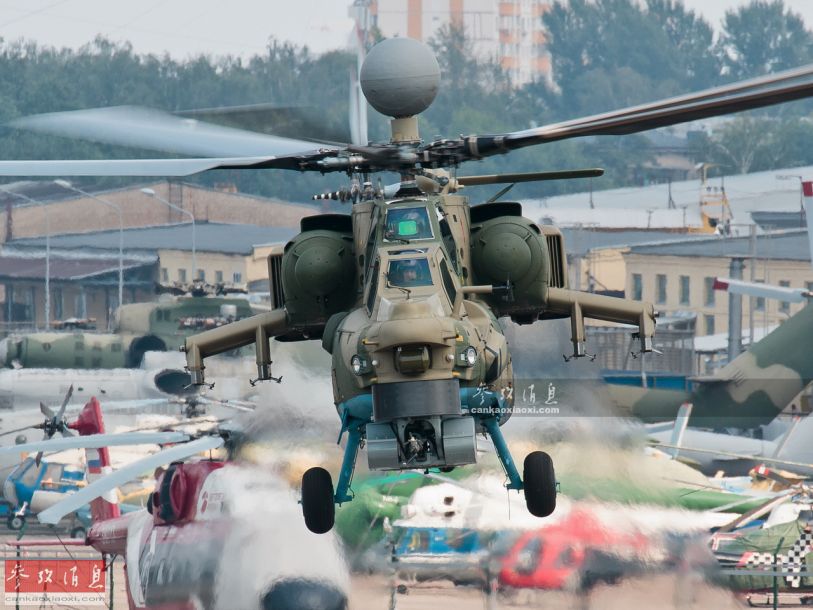 俄军一架米-28N武装直升机坠毁 俄媒：紧急迫降时撞到地面|坠毁|编队飞行_新浪新闻