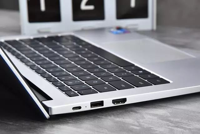 荣耀MagicBook14新品更值：AMD顶配才3698元，颜值高而且更轻薄__财经头条