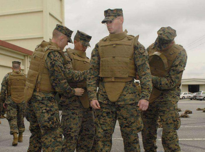 在美国不许穿防弹衣？遇到枪击人们宁愿选择跑｜轻武专栏|防弹衣|枪击_新浪新闻