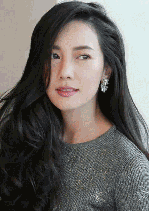 43岁泰国顶级清纯脸，被千亿老公独宠20年，男女通吃震惊全网：她怎么不会老？！_手机新浪网