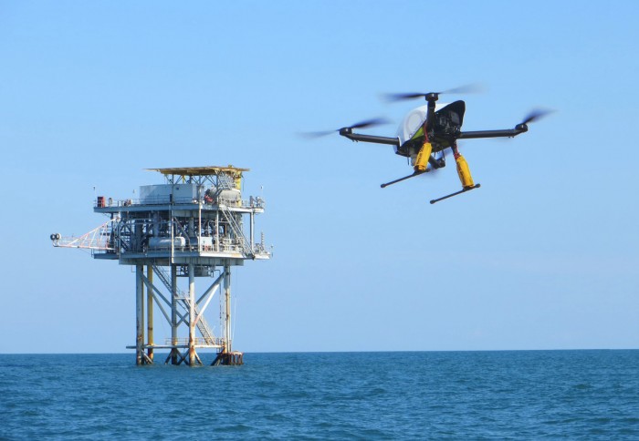 混动四轴无人机HYBRiX 2.1破纪录：空中悬停可长达10小时|混动_新浪科技_新浪网