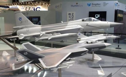 我国F31战斗机与美军F35研发路线不同，F31针对F35的弱势下手_手机新浪网