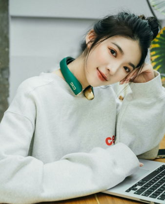 SKG重磅惊喜，王一博的年底大作？_新浪网