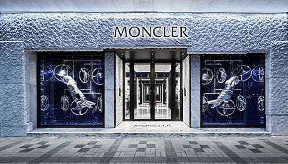 快看丨Moncler中国三分之一门店关闭，客流量暴跌80%_手机新浪网