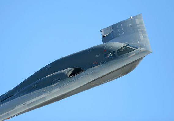 B-2有多烧钱？价值60吨黄金，每小时飞行成本是F22的5倍_手机新浪网