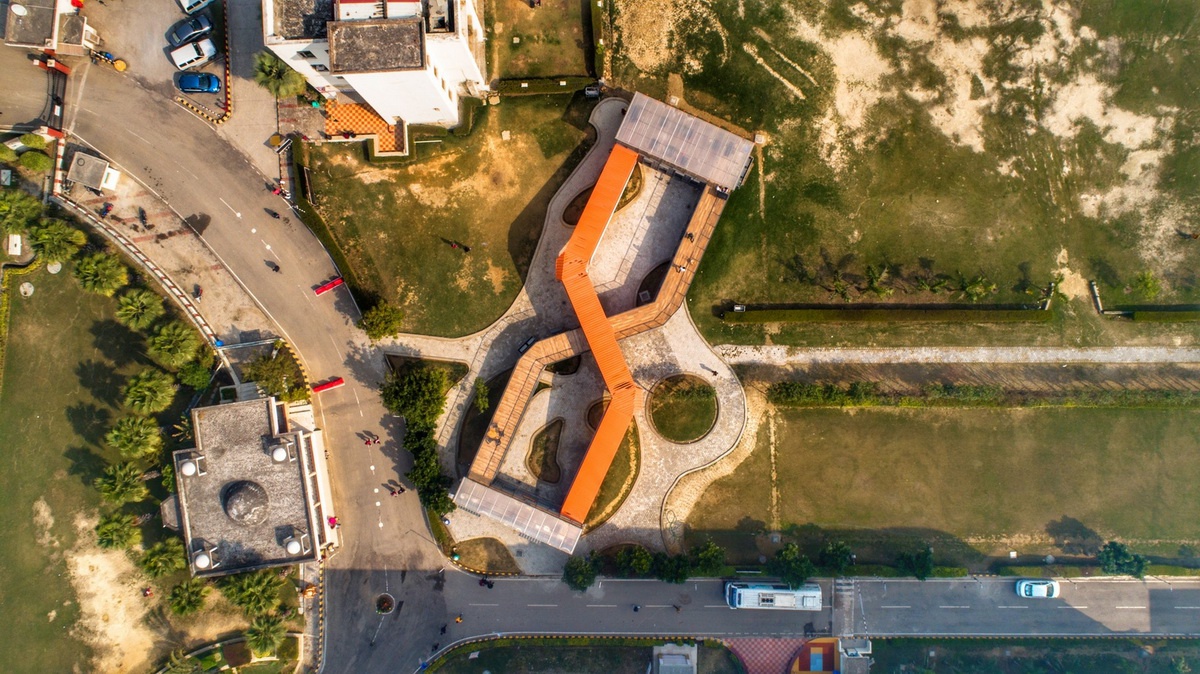 无穷符号“∞”：大诺伊达咖啡吧兼学生中心 / RJDL|建筑师|立面图_新浪新闻