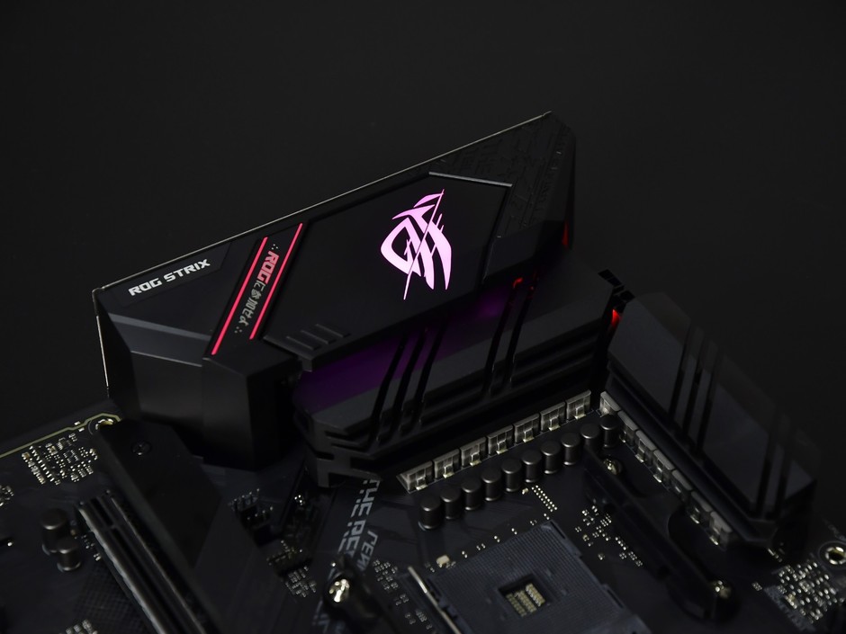 猛禽新秀 华硕ROG STRIX B550-F GAMING (WI-FI)图赏|猛禽|华硕ROG_新浪科技_新浪网