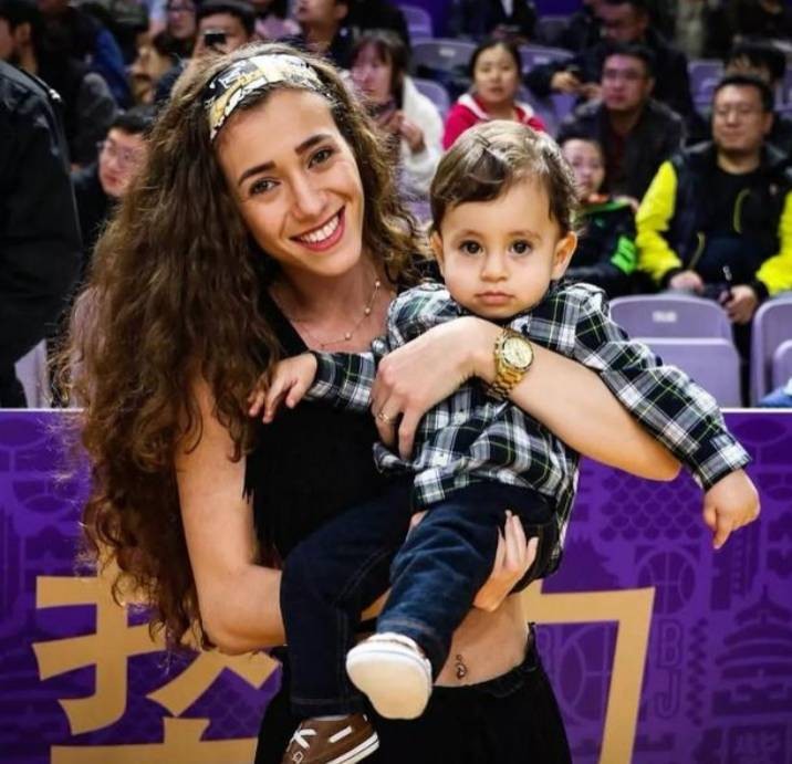 桑尼妻子Rubi、曾是约旦女篮队长 拥明星般出众相貌_手机新浪网