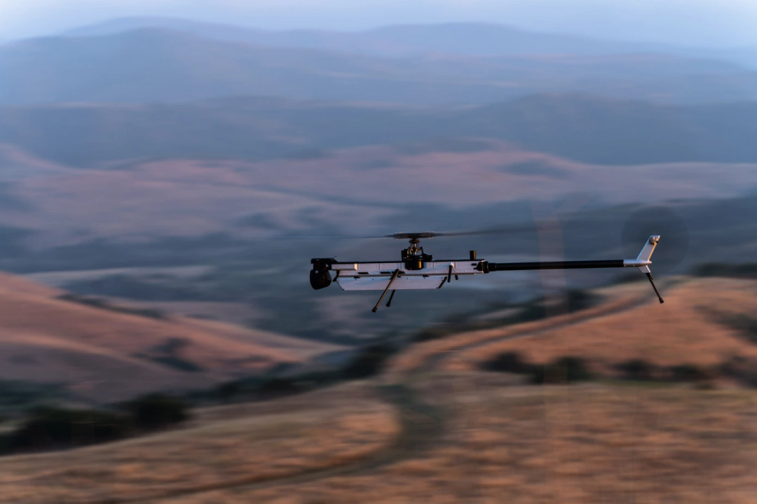 Anduril发布军用智能无人机Ghost 4，它是五角大楼「指定供应商」，创始人视特朗普为偶像_手机新浪网