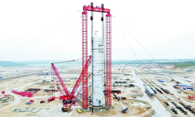 俄罗斯AGCC项目首台大型设备安装就位_新浪财经_新浪网