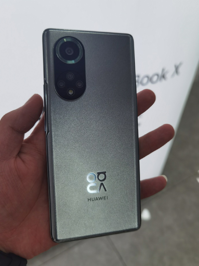 华为nova 9/Pro真机、详细配置曝光：首发鸿蒙HarmonyOS 2.0.1_手机新浪网