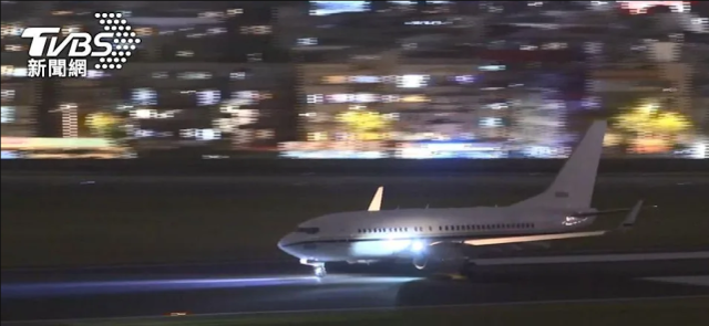 美国国会议员乘坐军机窜访台湾，五角大楼辩称是“惯例”|蔡英文_新浪财经_新浪网