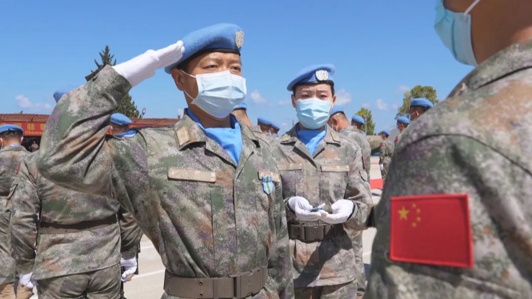 中国赴黎维和部队410名官兵荣获联合国“和平勋章” 联合国 维和部队 黎巴嫩 新浪新闻